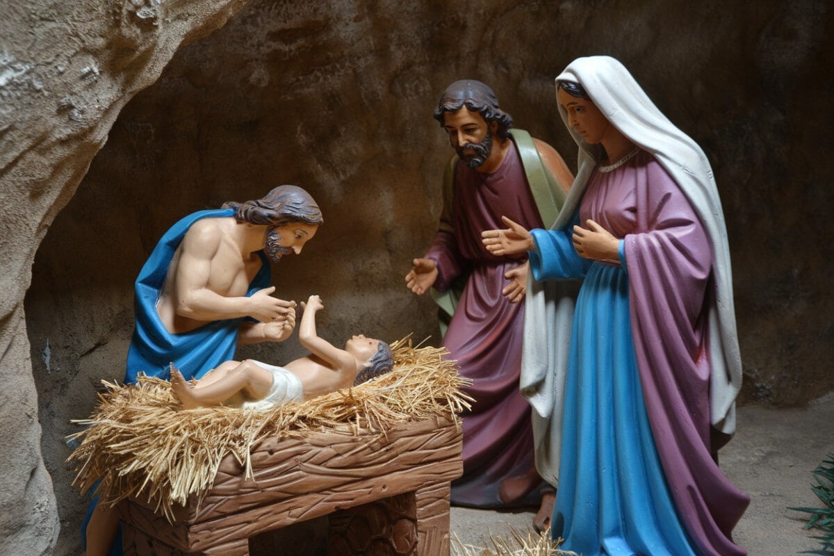20 Inspiring Bible Verses Celebrating Jesus’ Birth