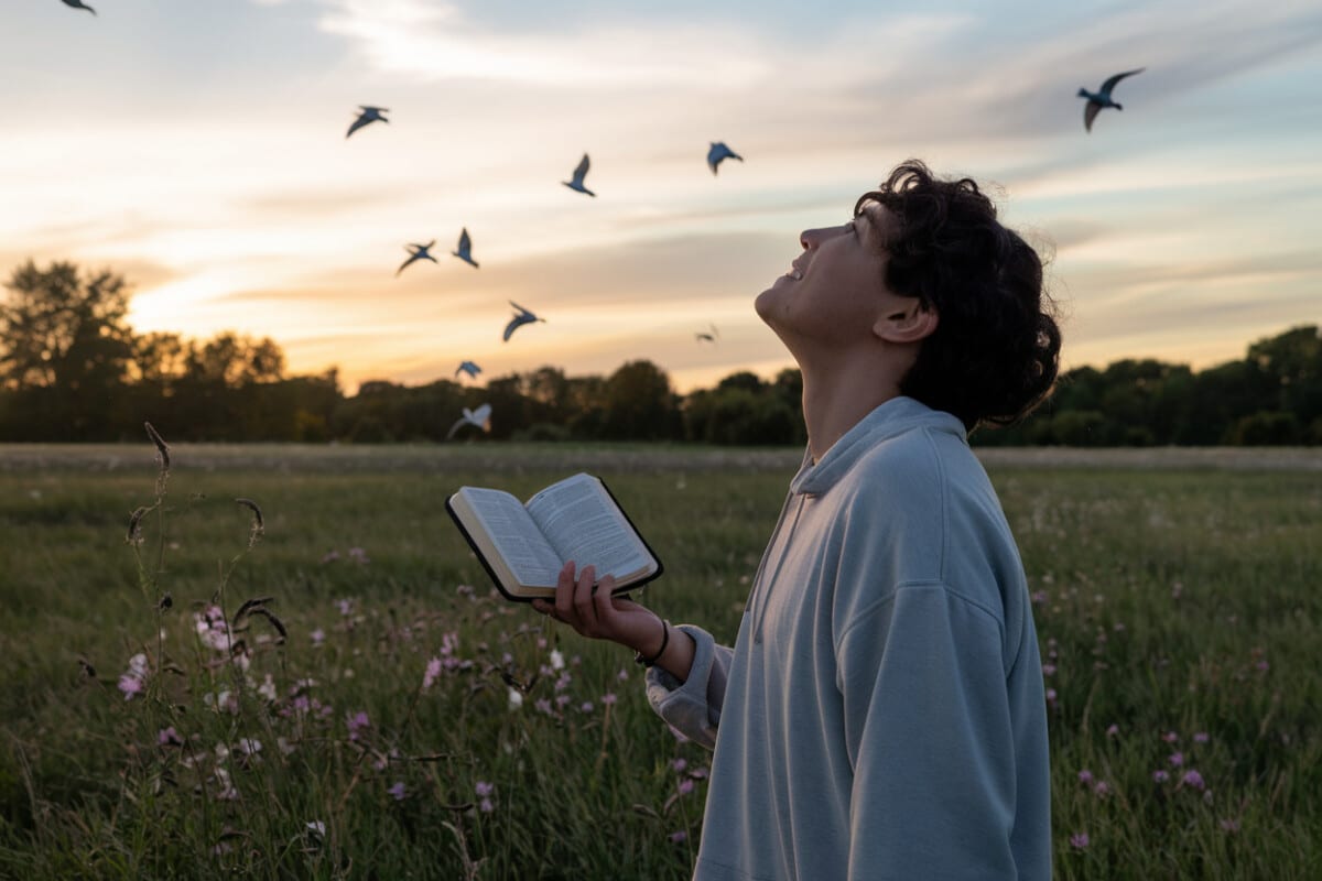 20 Bible Verses to Overcome Worry and Trust God